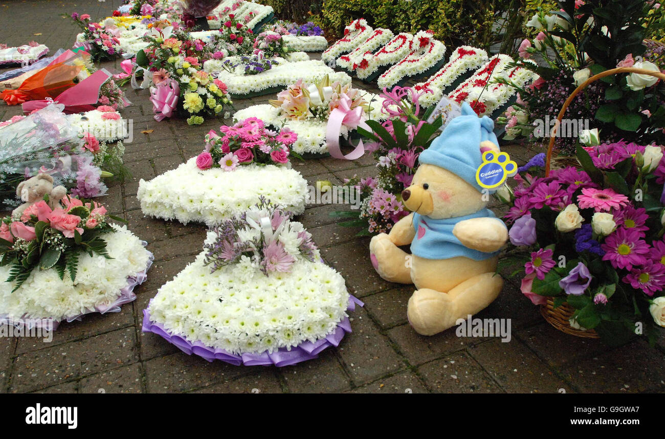 Flowers outside gilroes crematorium hi-res stock photography and images ...