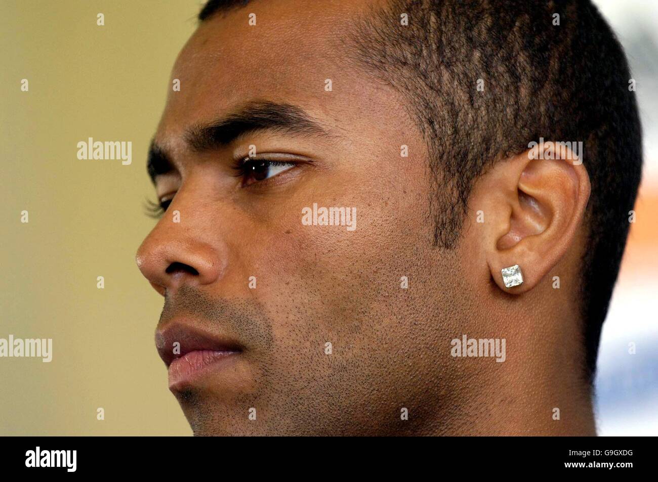 Chelsea ashley cole press conference hi-res stock photography and ...