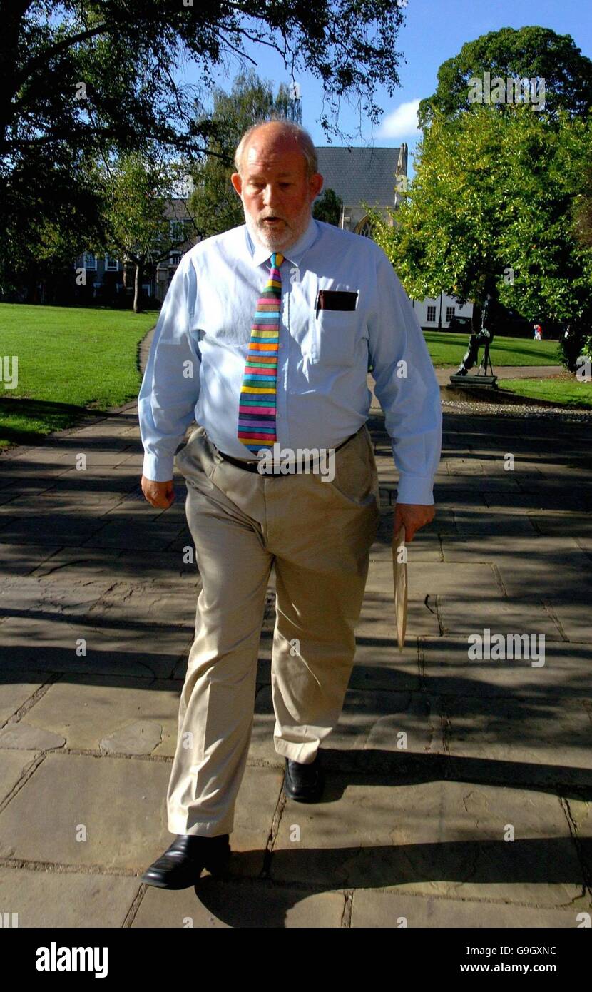 Leadership row continues hi-res stock photography and images - Alamy