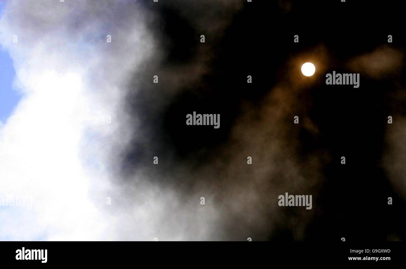 Stanlow oil refinery at ellesmere port hi-res stock photography and ...