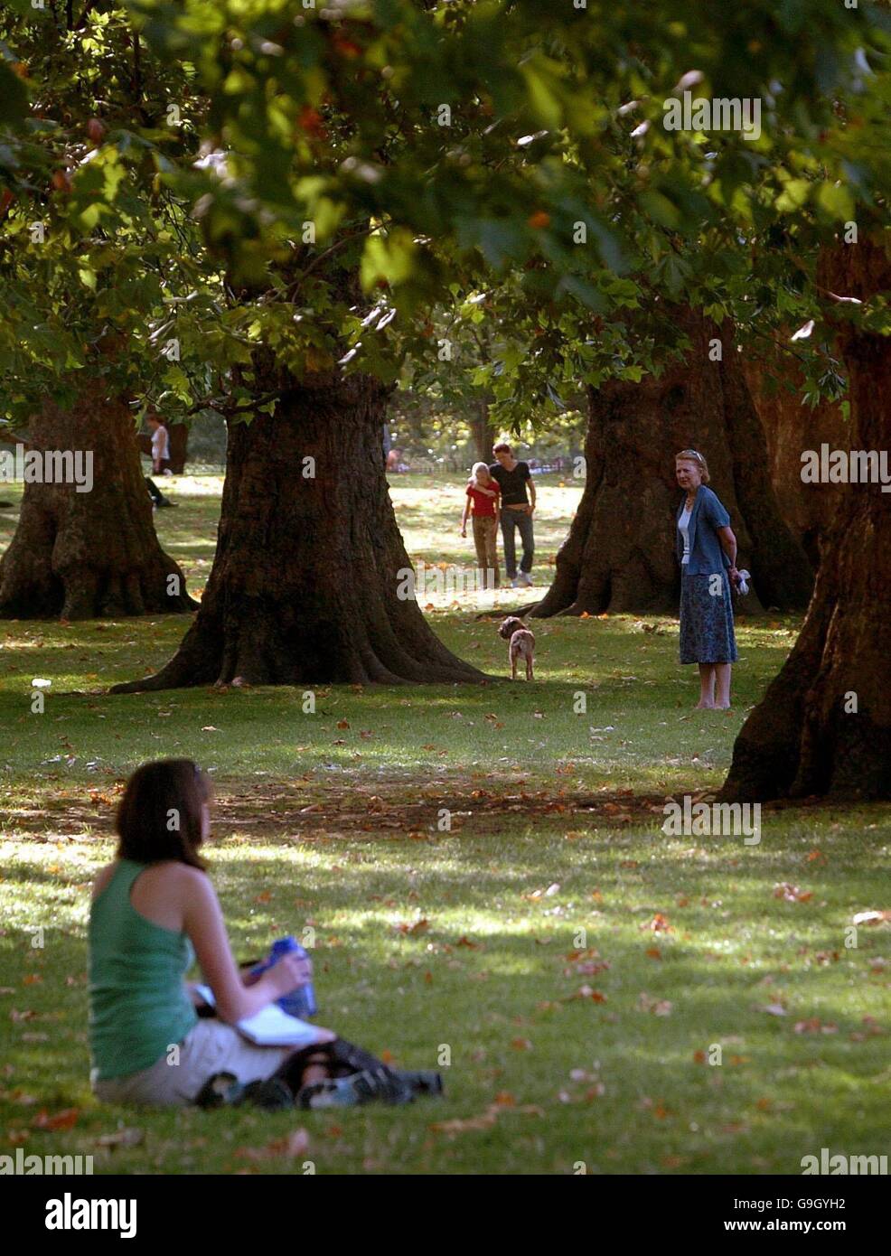People enjoy the late summer sun in St James's Park, central London ...