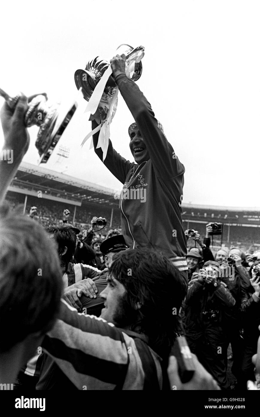 Sunderland manager bob celebrates fa cup teams shock 1 0 victory hi-res ...