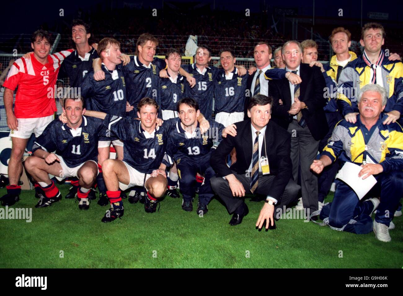 SCOTLAND MANAGER ANDY ROXBURGH CELEBRATES WITH TEAM AFTER GAME CIS v ...