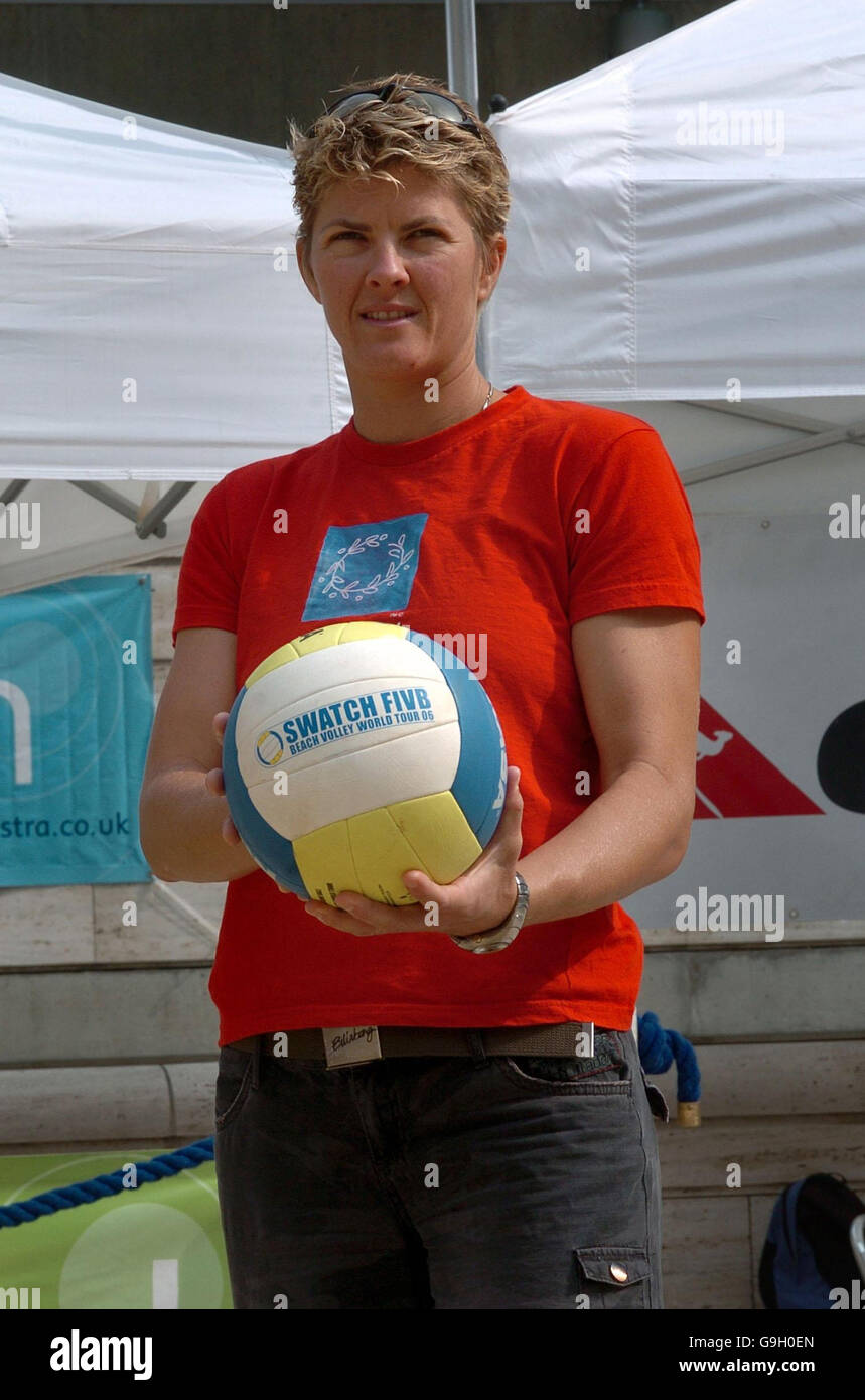 Australian gold medal winning volleyball star natalie cook hi-res stock ...