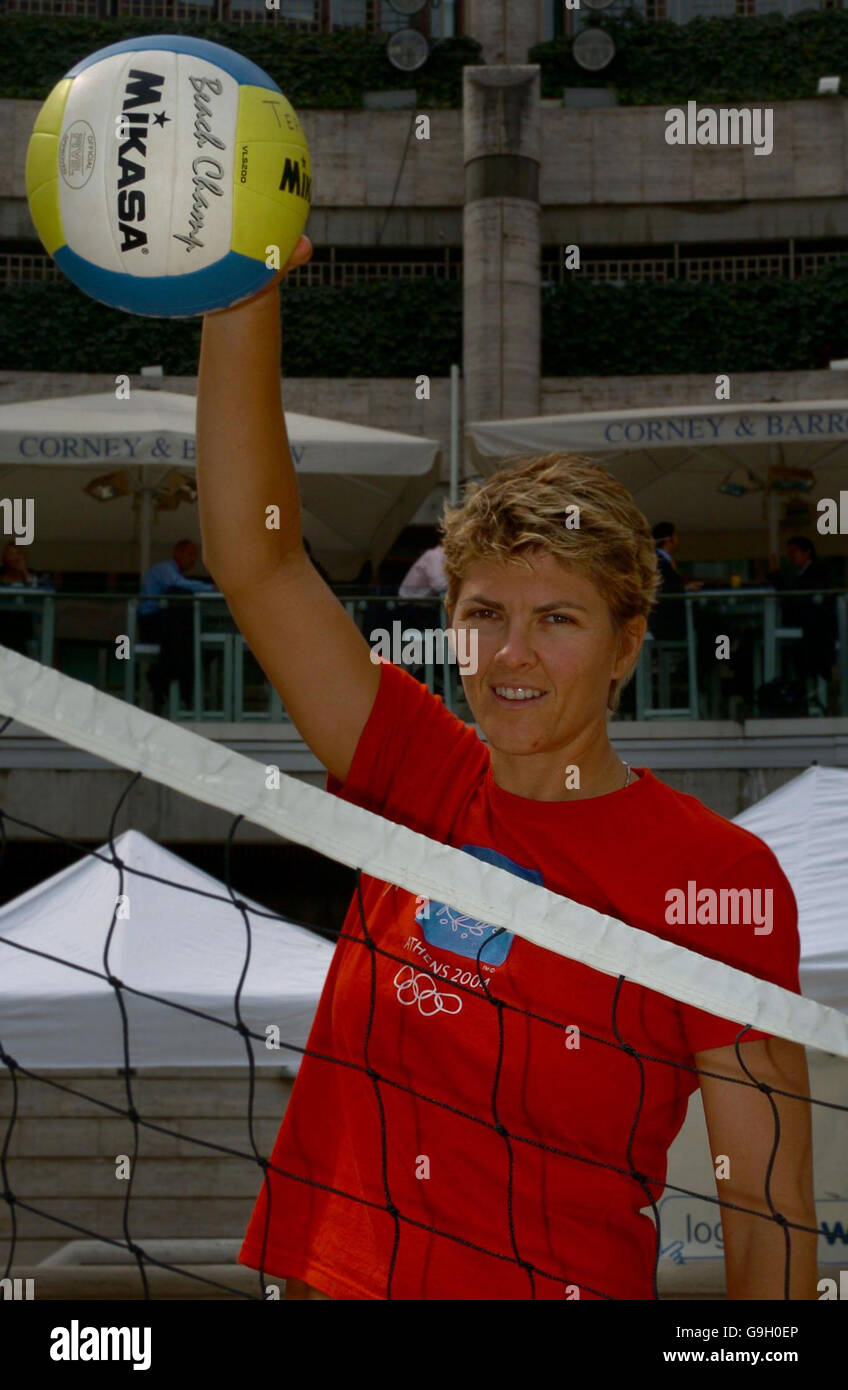 Australian gold medal winning volleyball star natalie cook hi-res stock ...