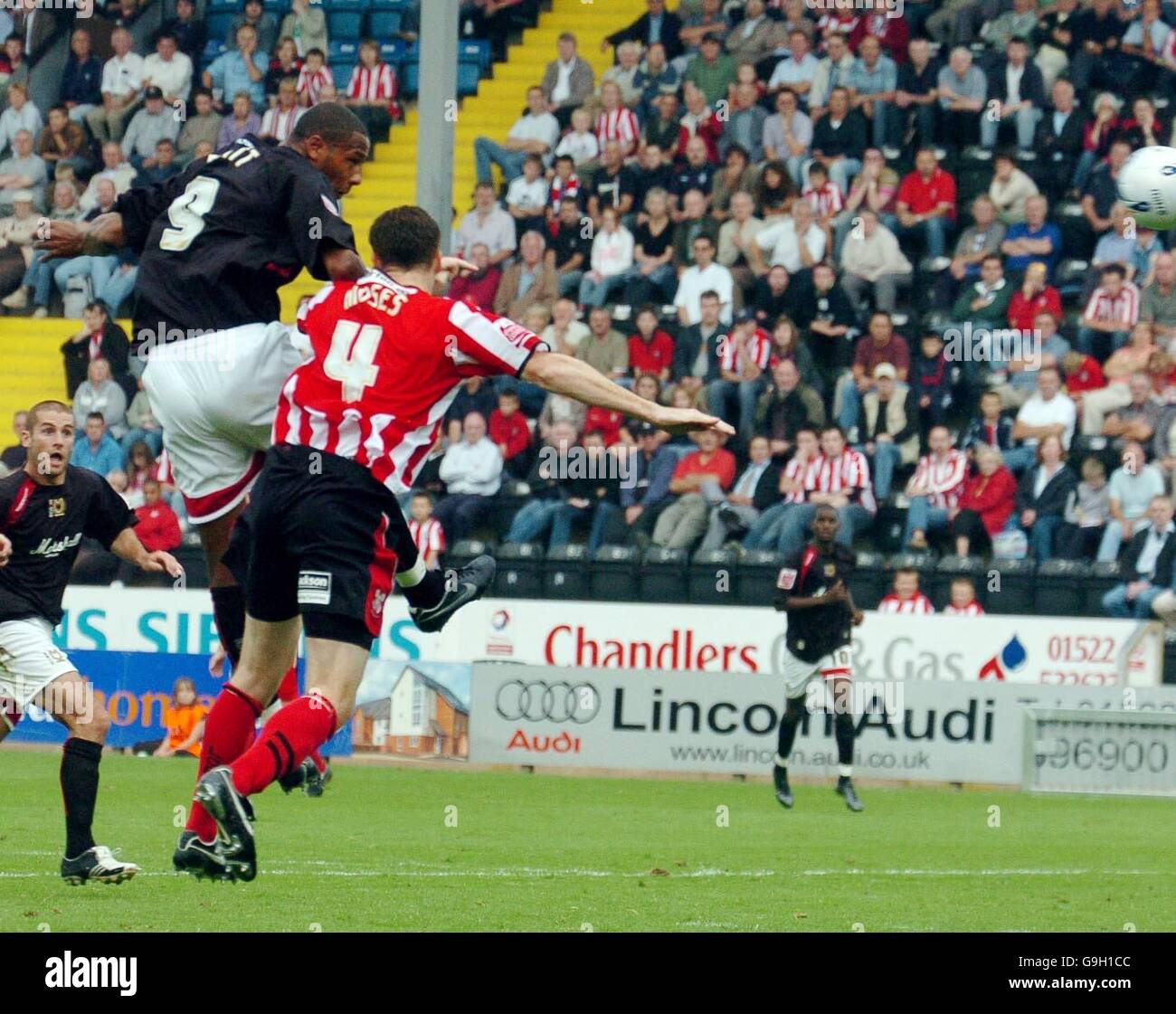 Milton keynes dons clive platt hi-res stock photography and images - Alamy