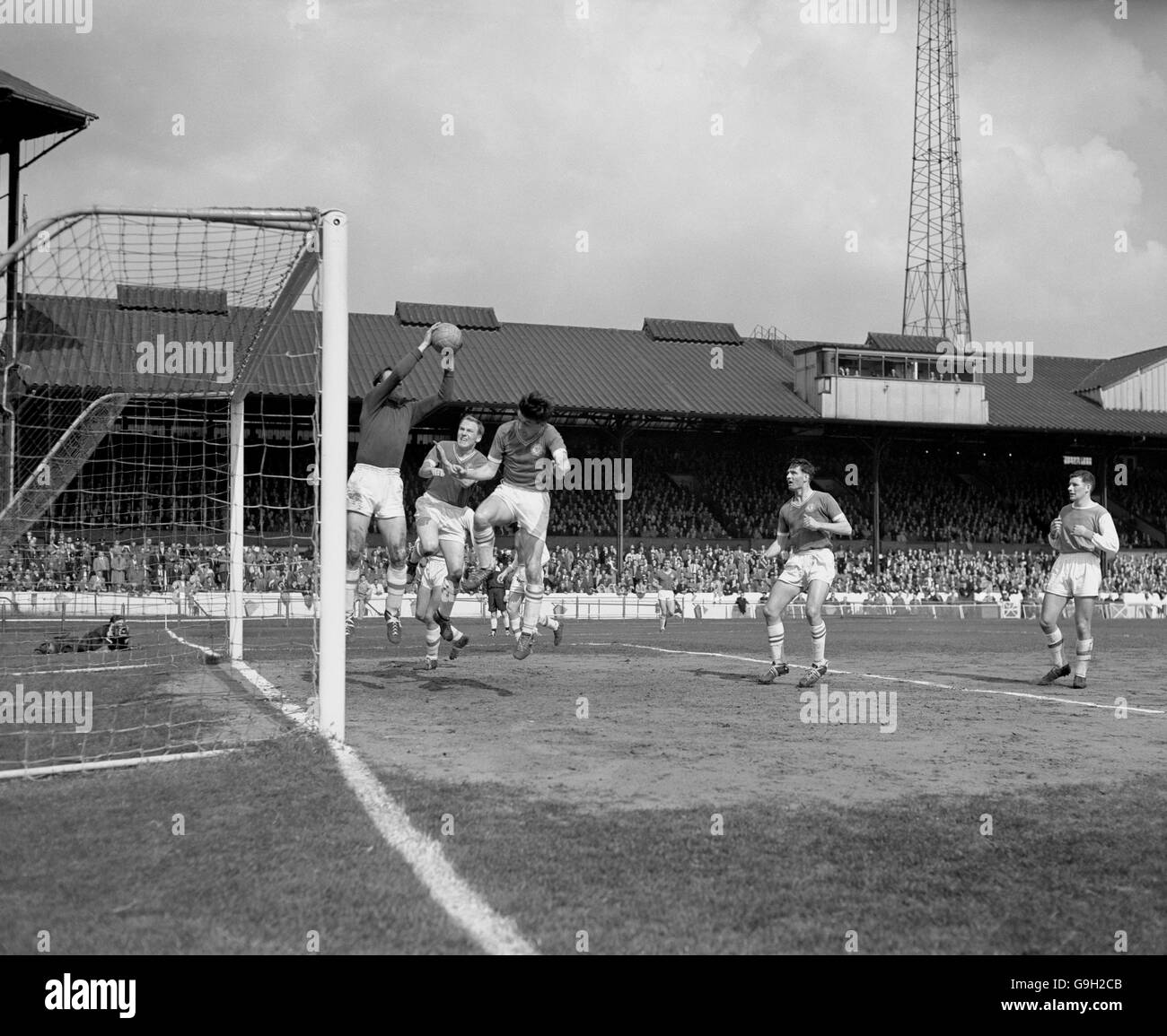 (L-R) Arsenal goalkeeper Jack Kelsey claims the ball under pressure ...