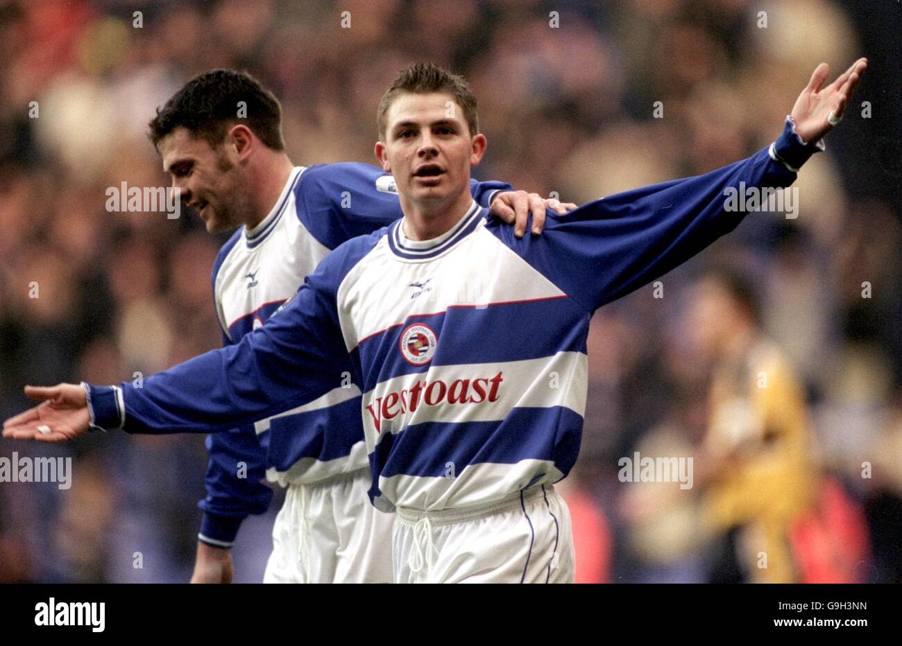 Reading's Jamie Cureton celebrates with team mate Graham Murty after ...