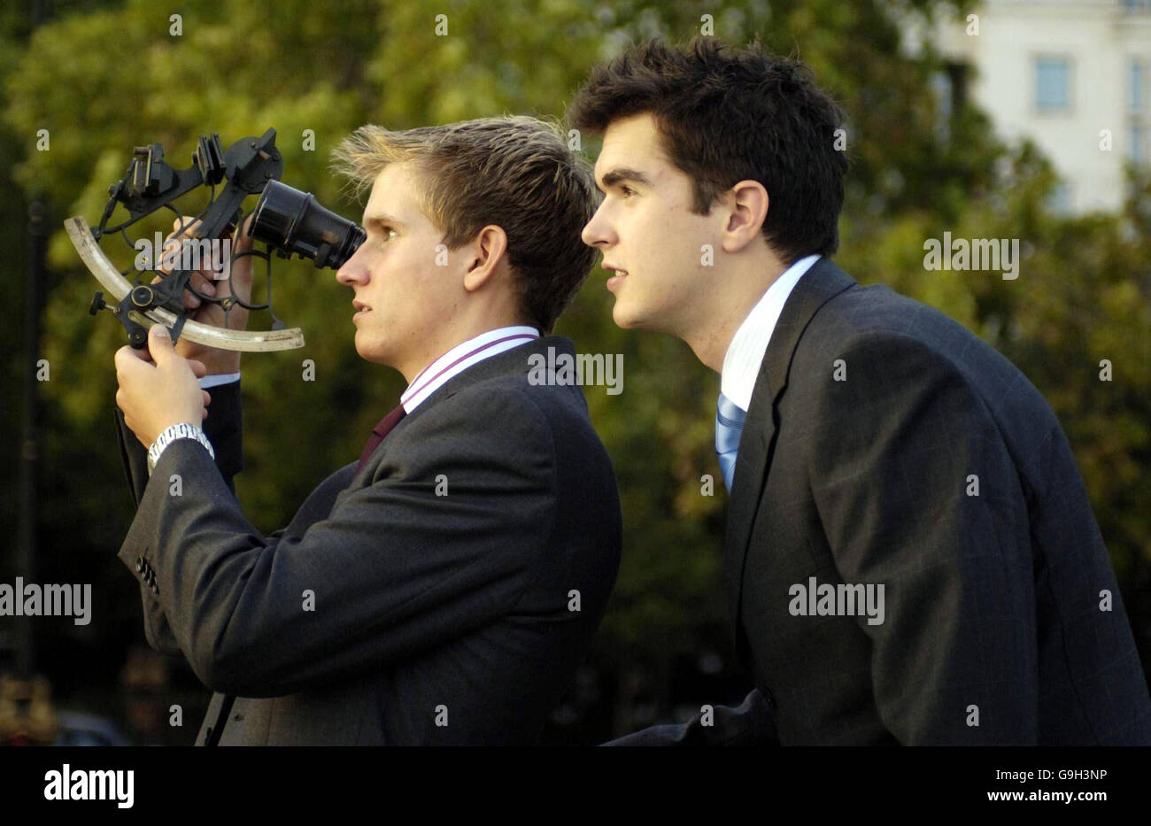 Adventurers Rob Gauntlett (left) and James Hooper launch their bid to ...