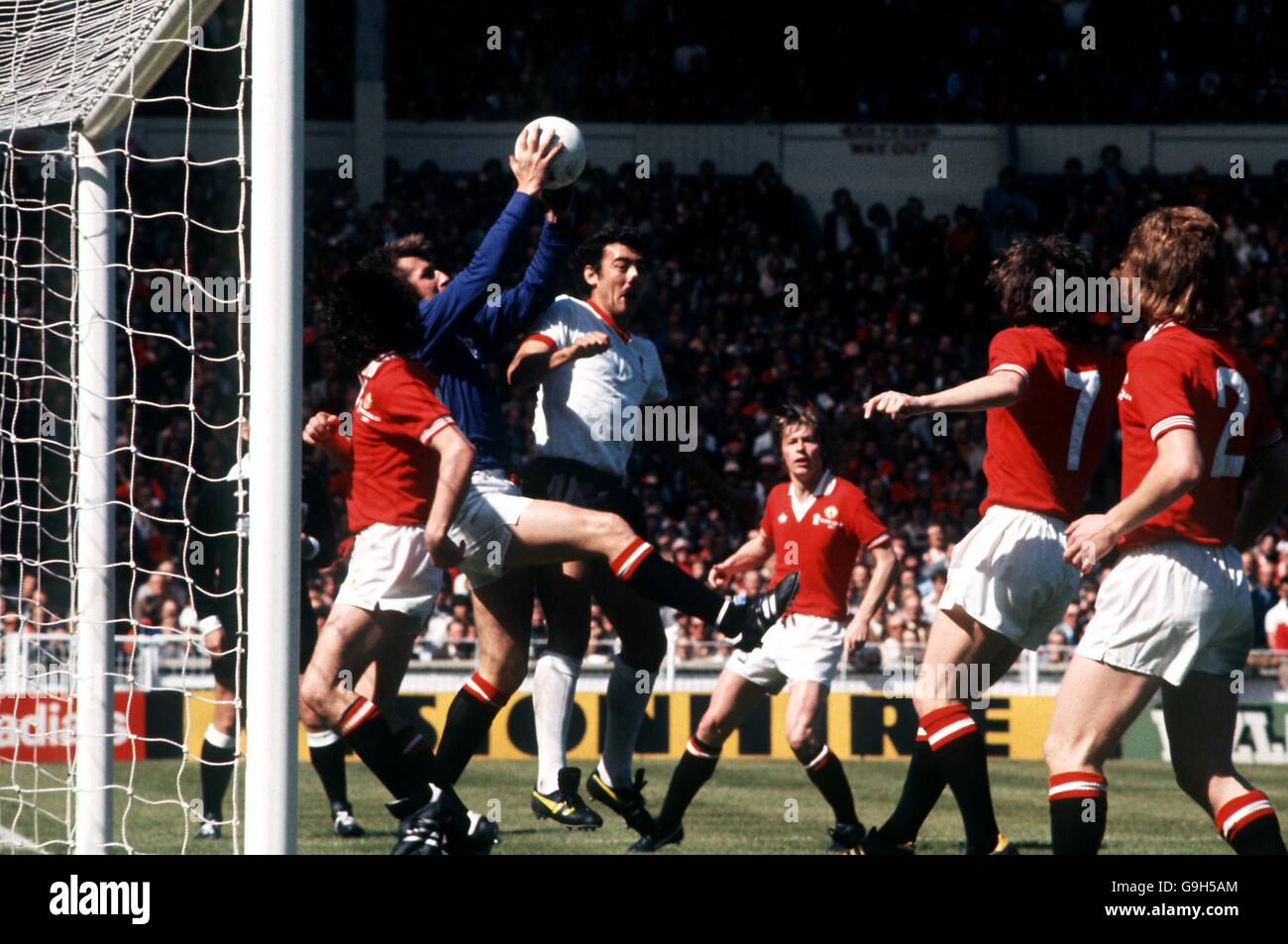 Manchester United goalkeeper Alex Stepney (second l) catches a cross ...