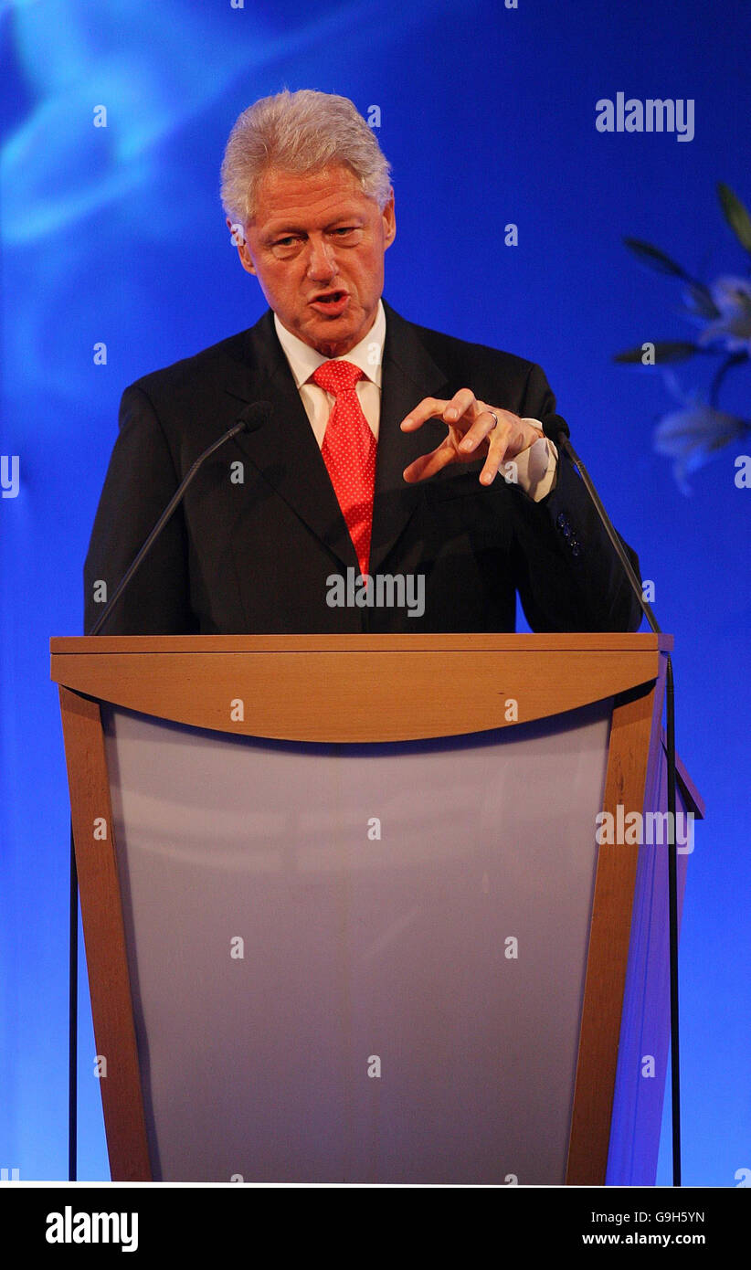 President Bill Clinton delivers his speech to assembled guests in the ...