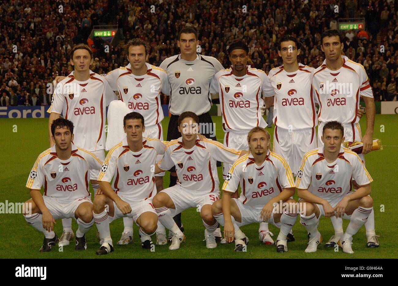 The liverpool team group before the uefa champions league hi-res stock ...