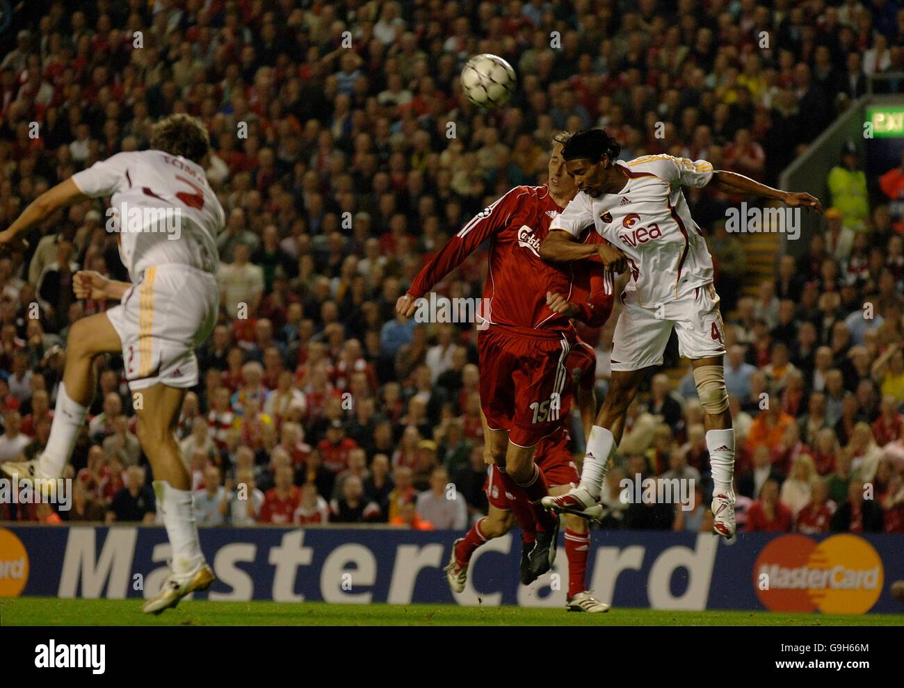 Liverpools peter crouch and galatasarays rigobert song hi-res stock ...