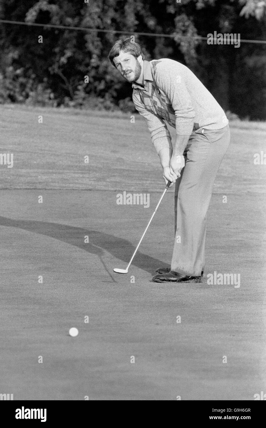 Golf - Bob Hope British Classic - RAC Country Club Stock Photo - Alamy