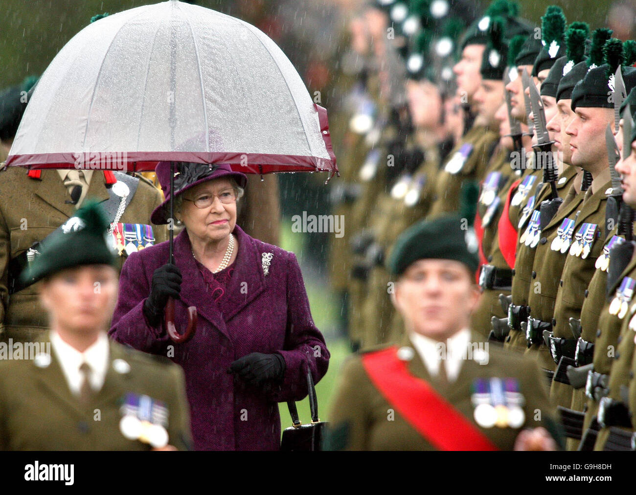Britains queen conspicuous gallantry cross hi-res stock photography and ...