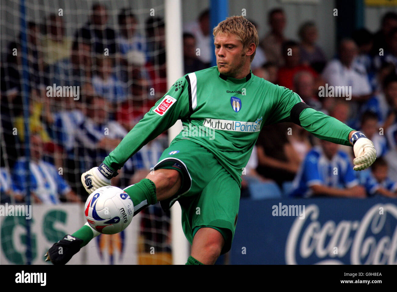 Colchester uniteds goalkeeper dean gerken hi-res stock photography and ...