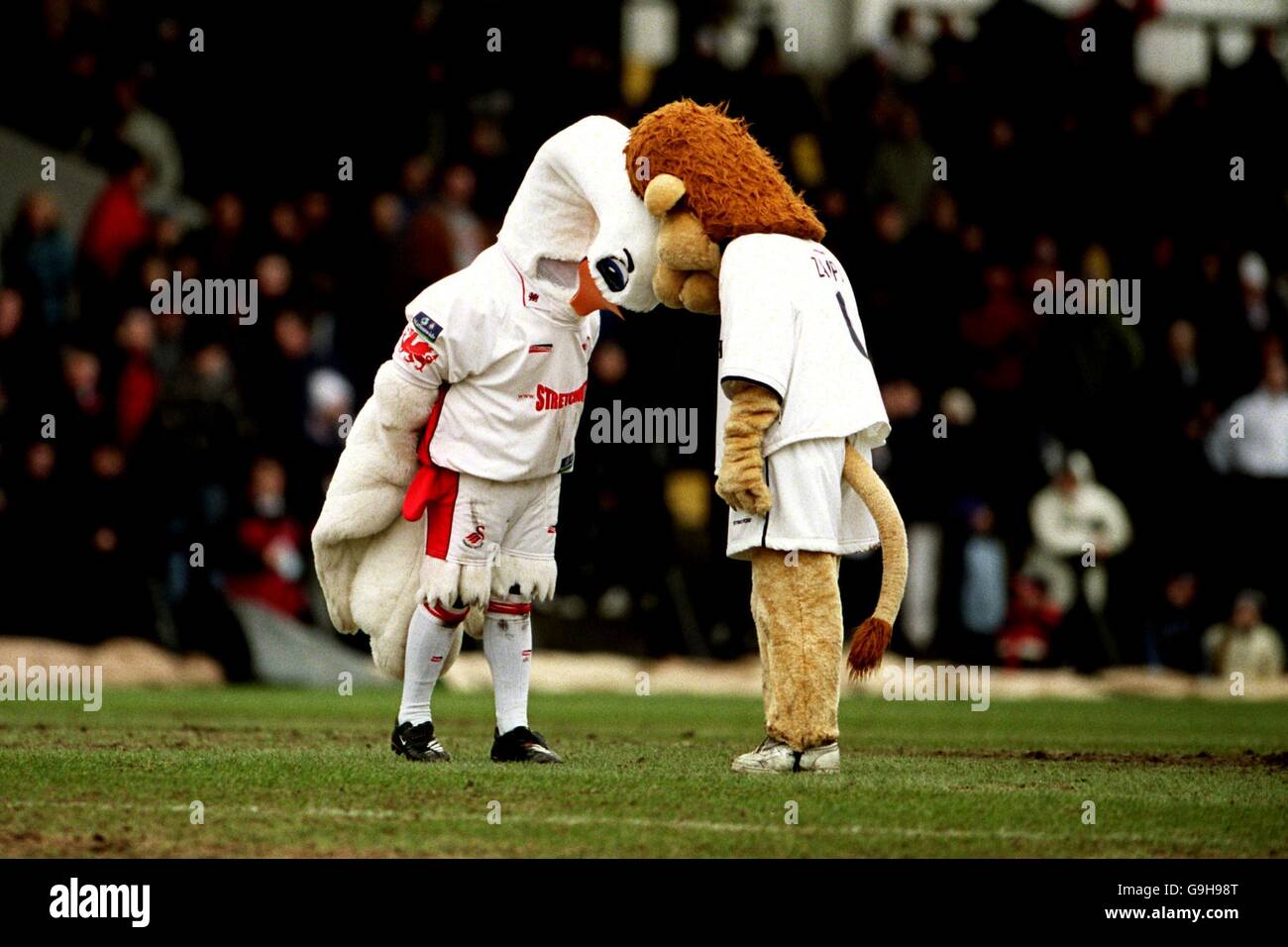 The lion and swan hi-res stock photography and images - Alamy