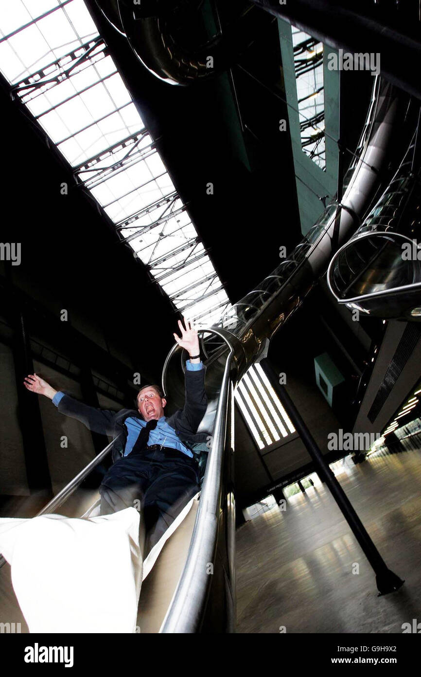 Five gigantic slides tate modern in london hi-res stock photography and ...
