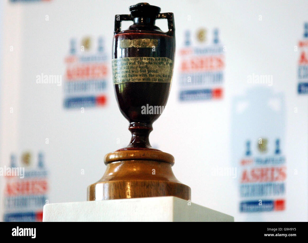 Ashes urn on display hi-res stock photography and images - Alamy