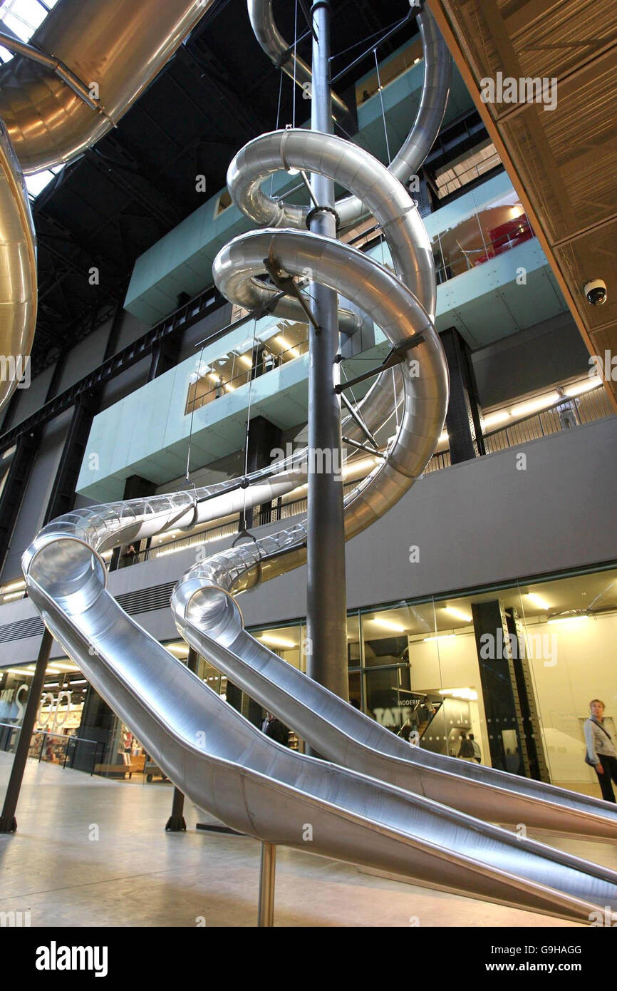 Five gigantic slides tate modern in london hi-res stock photography and ...