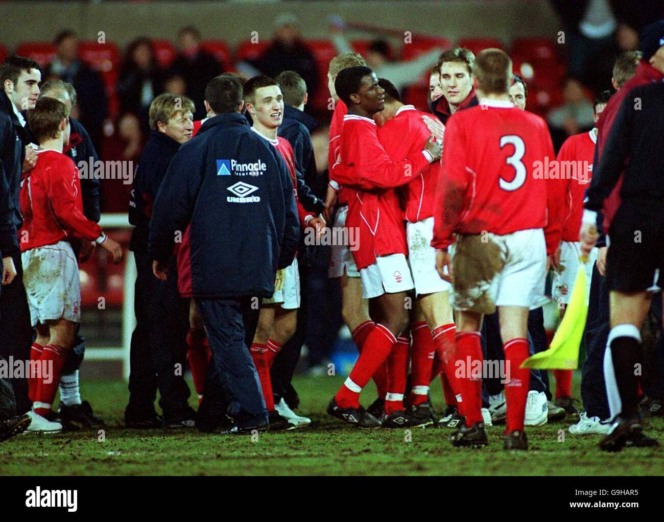 The Nottingham Forest team celebrate victory at the end of extra time ...