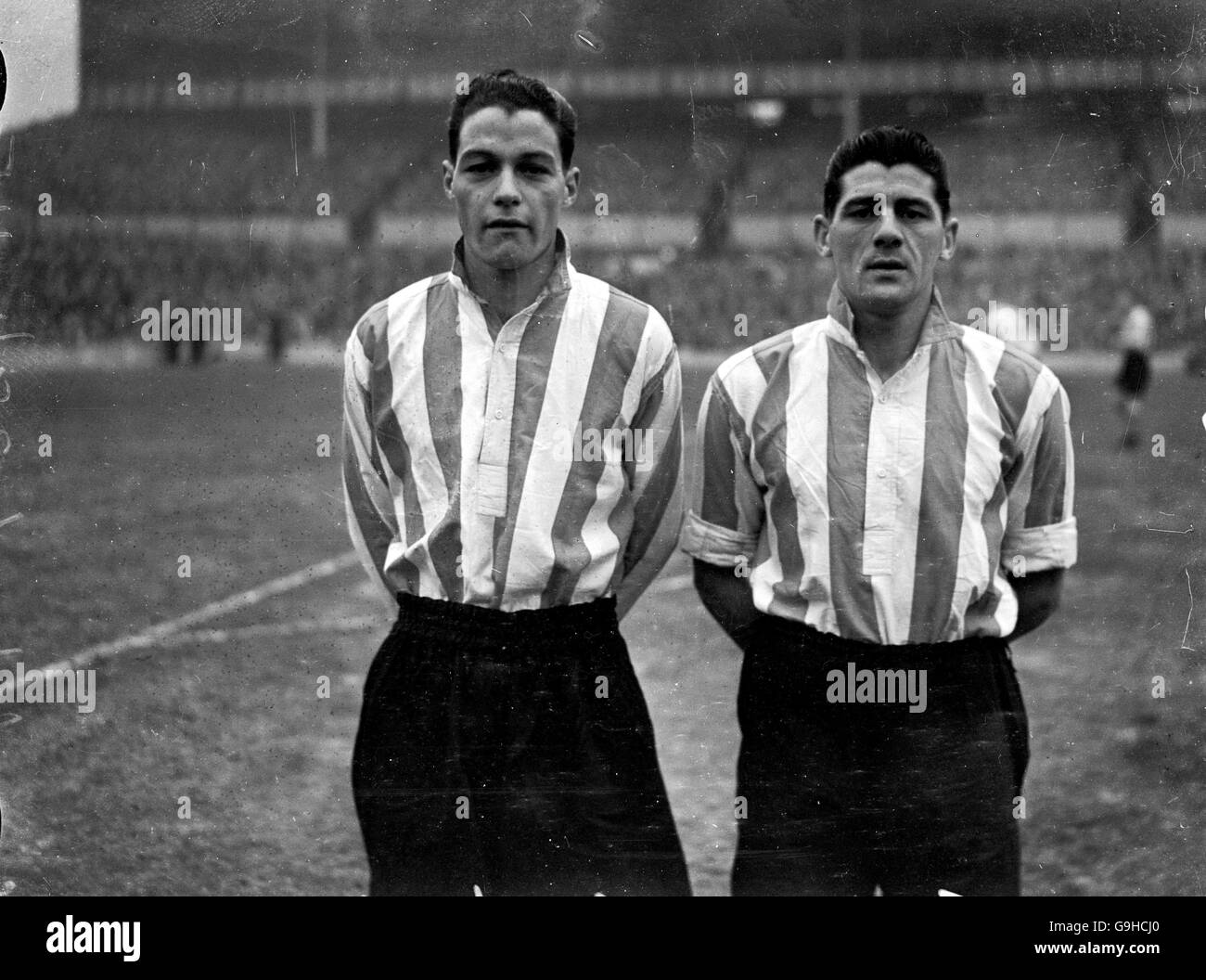(L-R) Sunderland's Geoff Toseland and Trevor Ford Stock Photo - Alamy