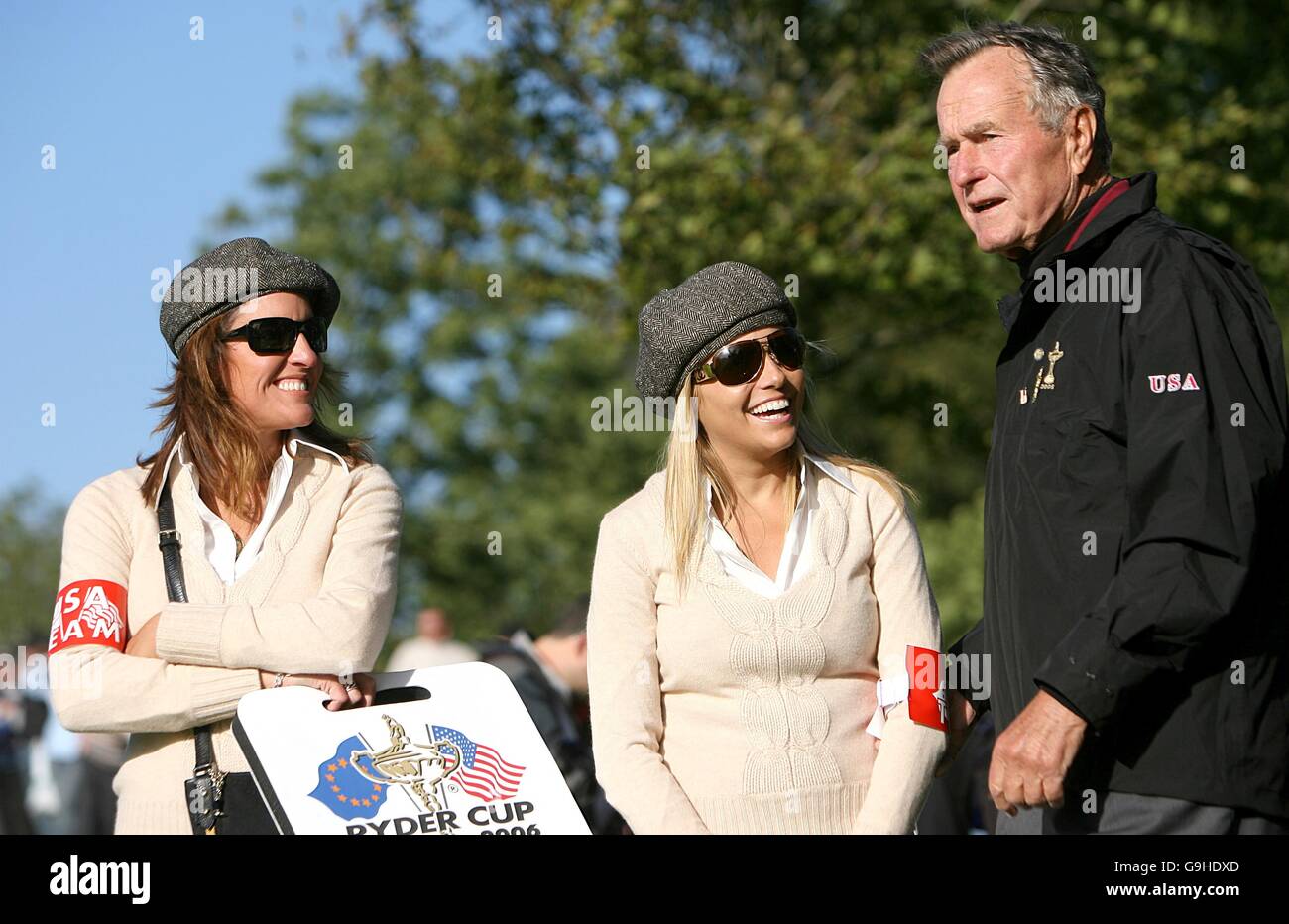 Former USA President George Bush (r) with the partners of some of the ...