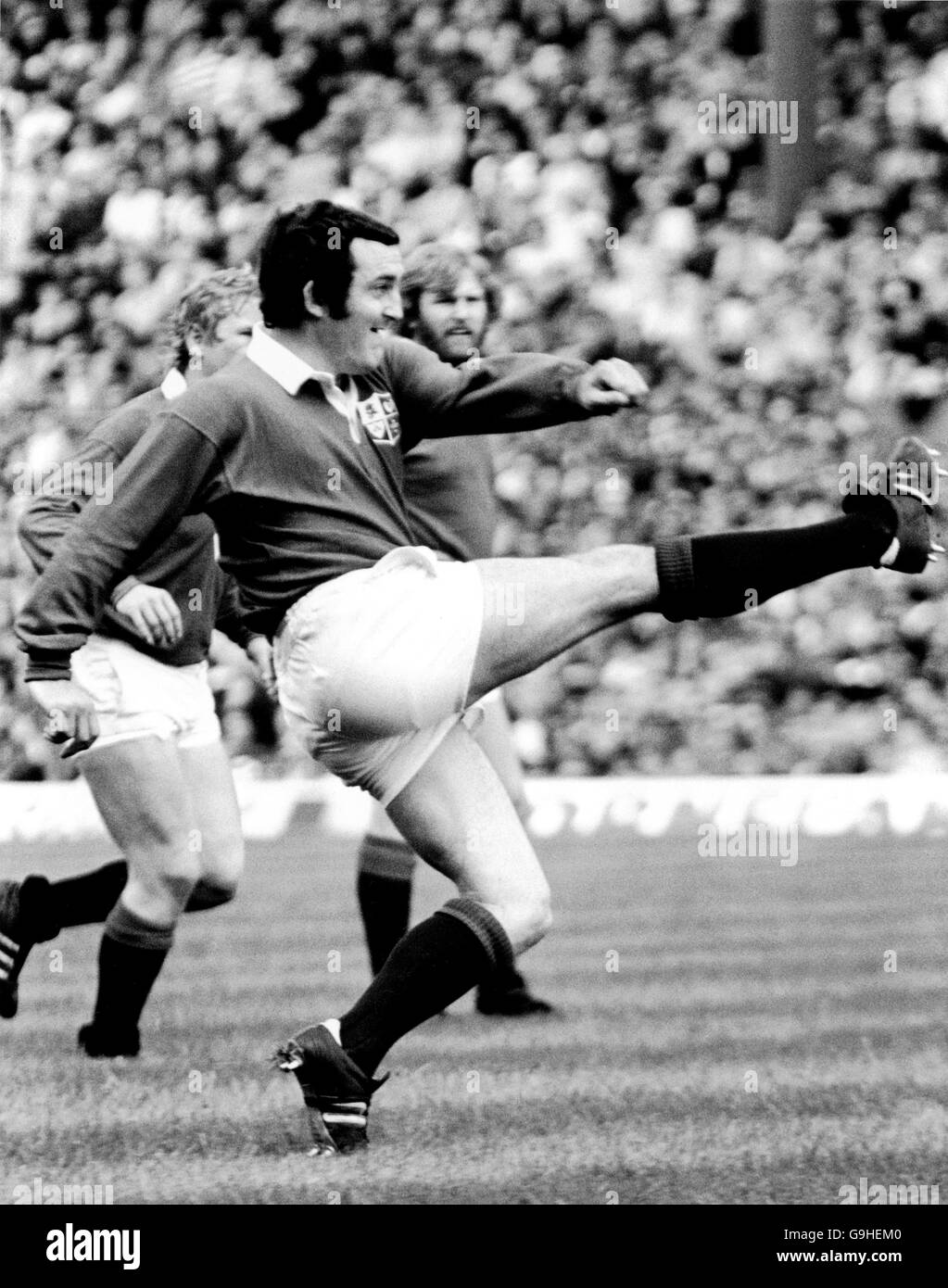 Phil bennett british lions Black and White Stock Photos & Images - Alamy