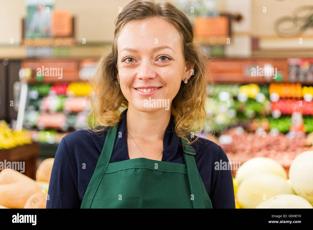 Grocery store clerk scanning hi-res stock photography and images - Alamy