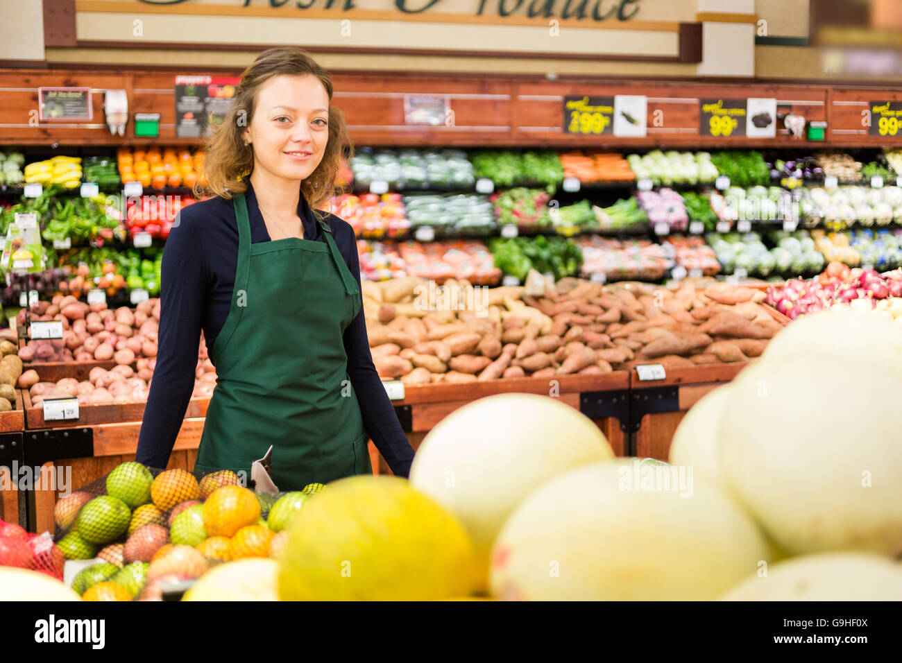 Grocery store clerk scanning hi-res stock photography and images - Alamy