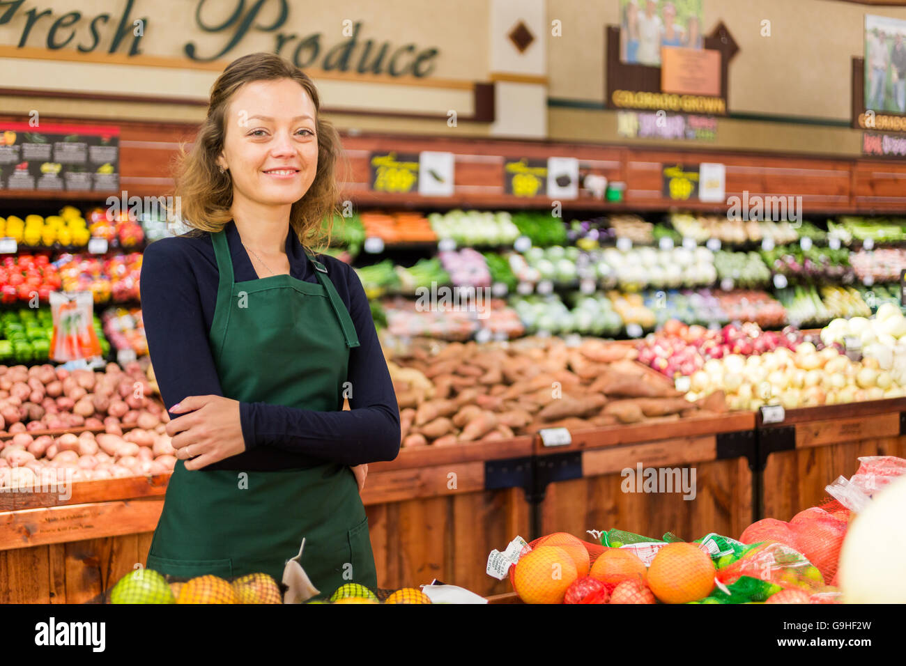 Grocery store clerk scanning hi-res stock photography and images - Alamy
