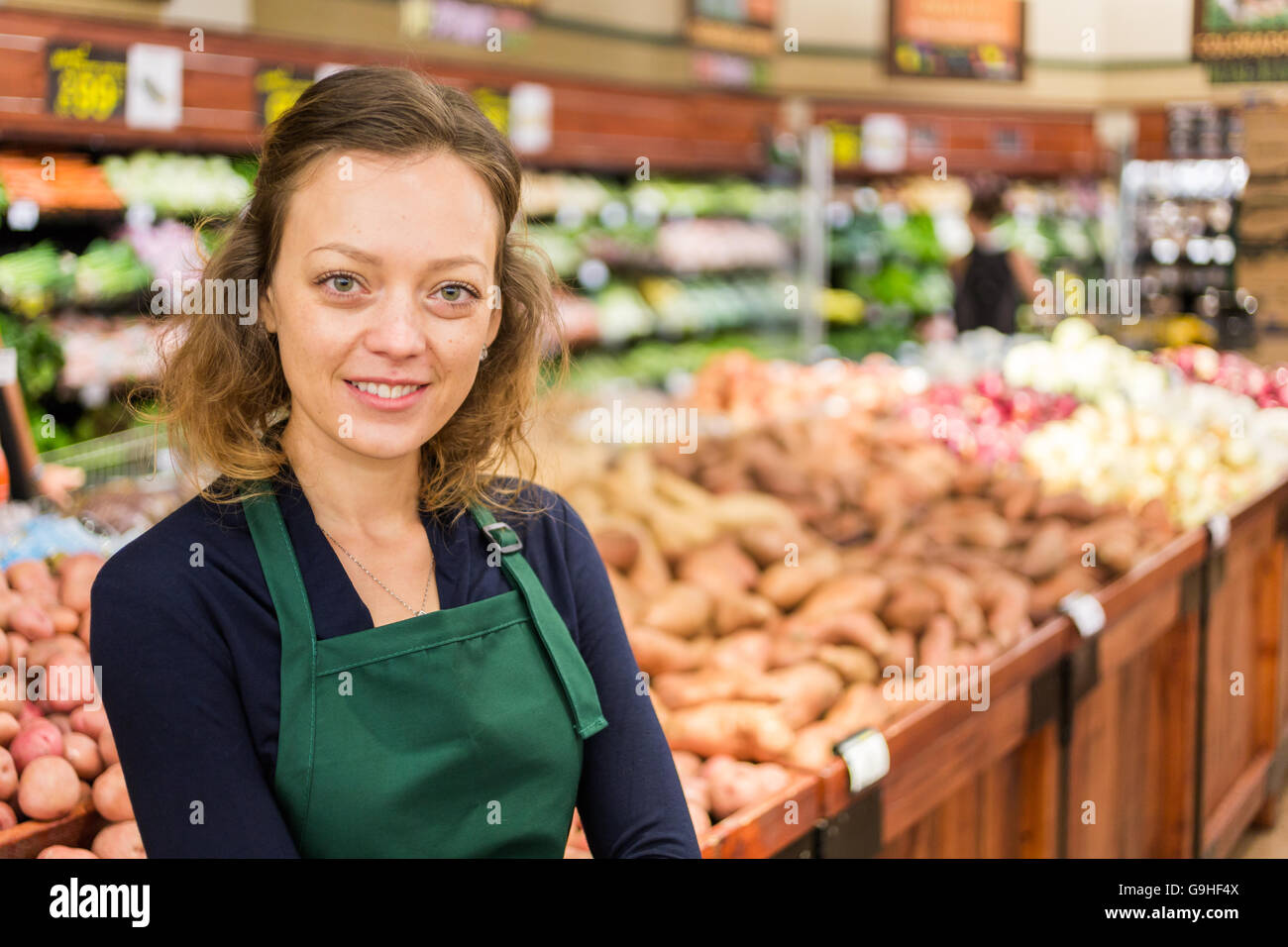 Grocery store clerk scanning hi-res stock photography and images - Alamy