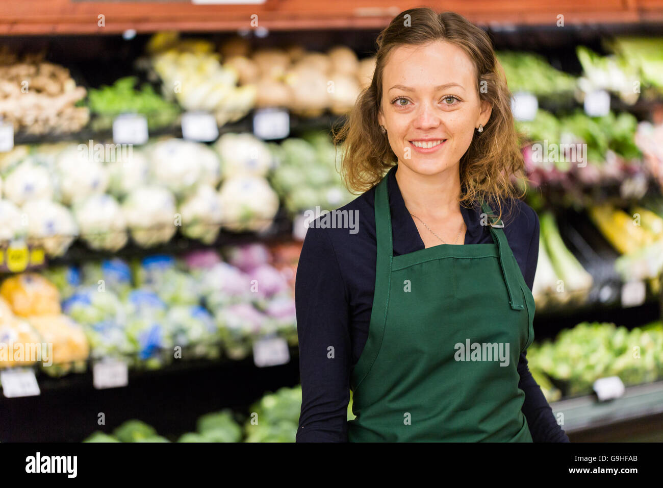 Grocery store clerk scanning hi-res stock photography and images - Alamy
