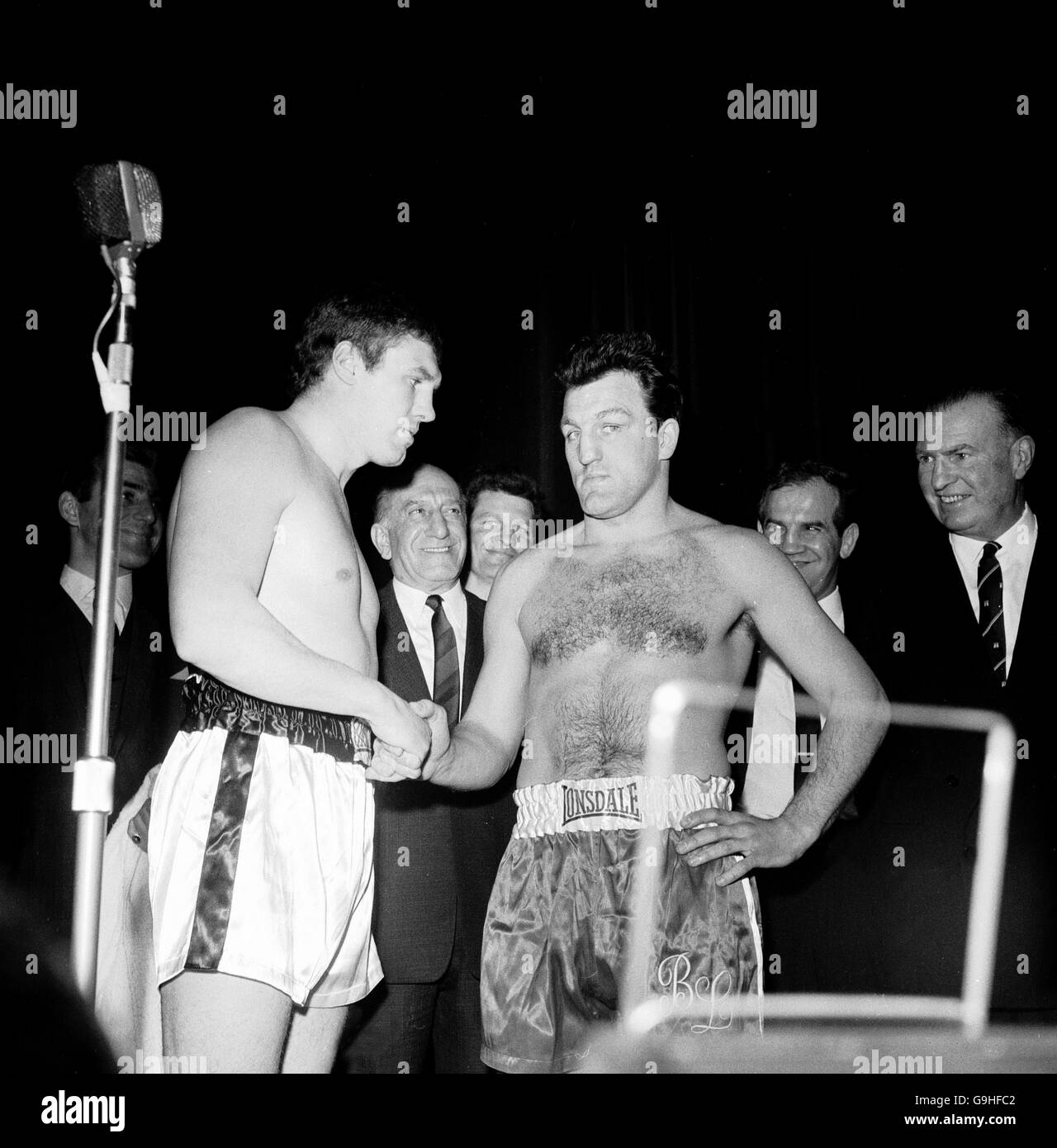 Boxing - Heavyweight Bout - Brian London v Billy Walker. Billy Walker ...