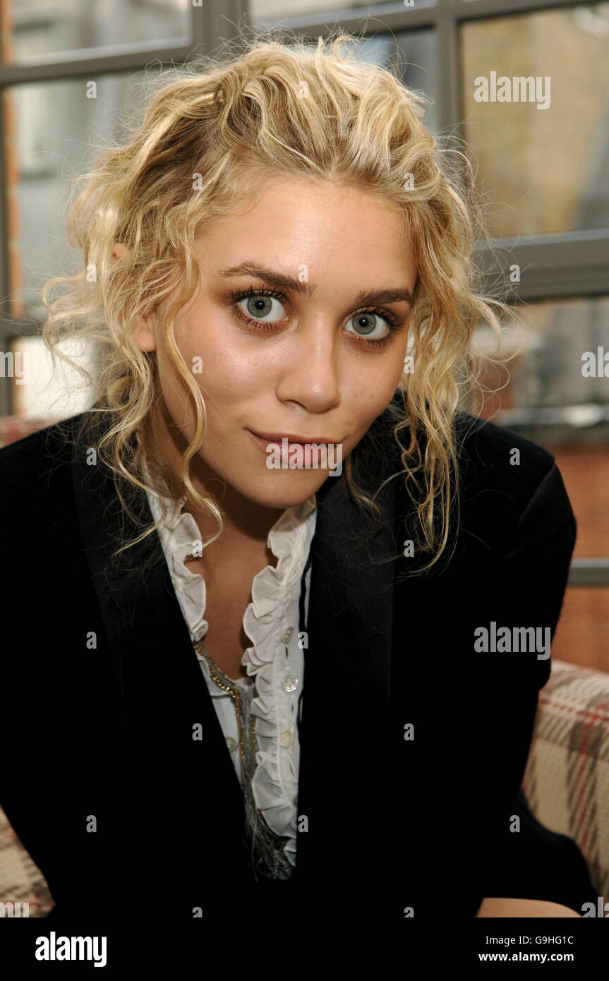 Mary kate and ashley olsen perfume launch london hi-res stock ...