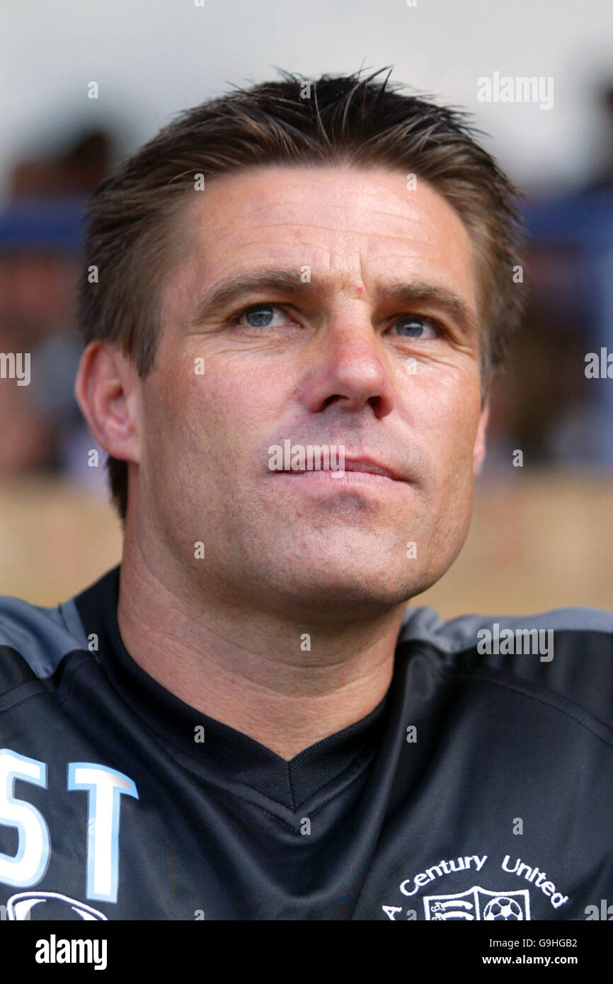Southend united manager steve tilson hi-res stock photography and ...