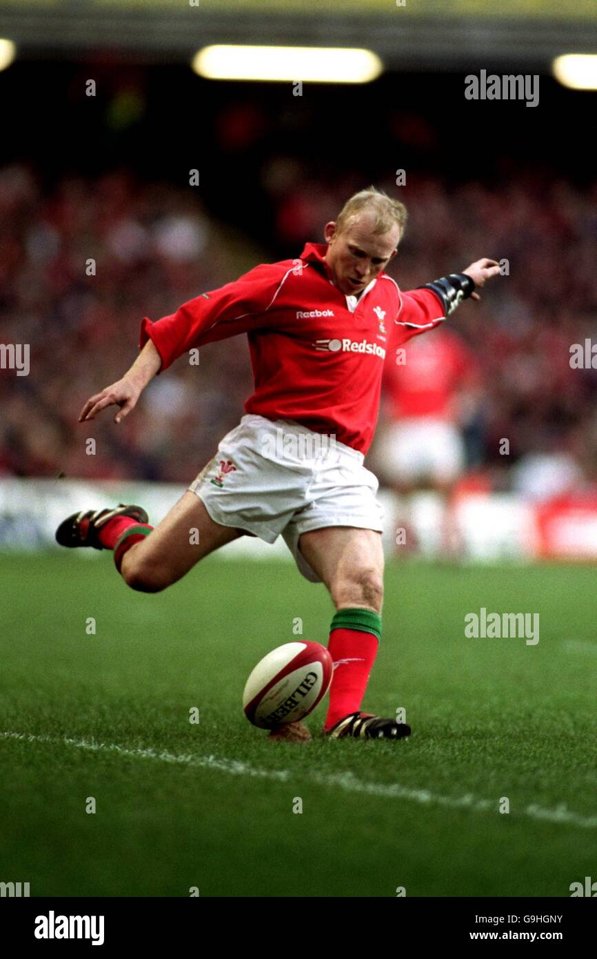 Wales' Neil Jenkins kicks his 1000th international point Stock Photo ...
