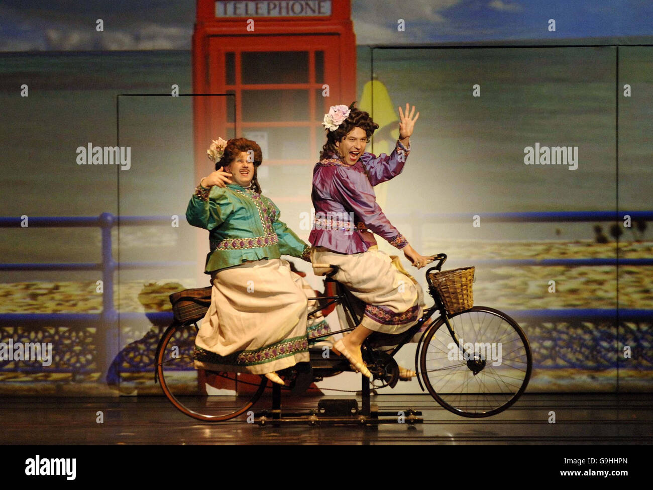 David walliams left and matt lucas hi-res stock photography and images ...