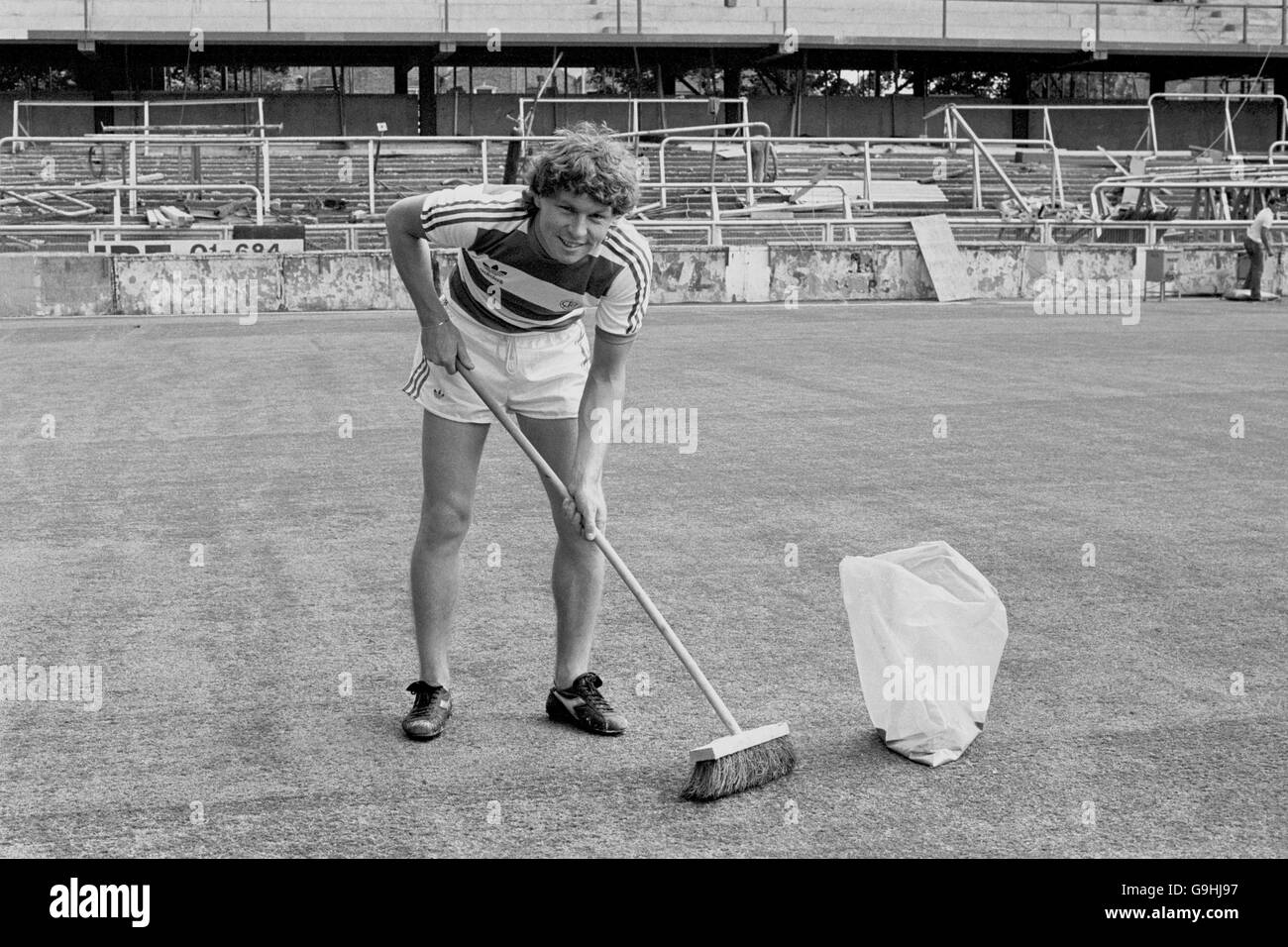 Install artificial grass hi-res stock photography and images - Alamy