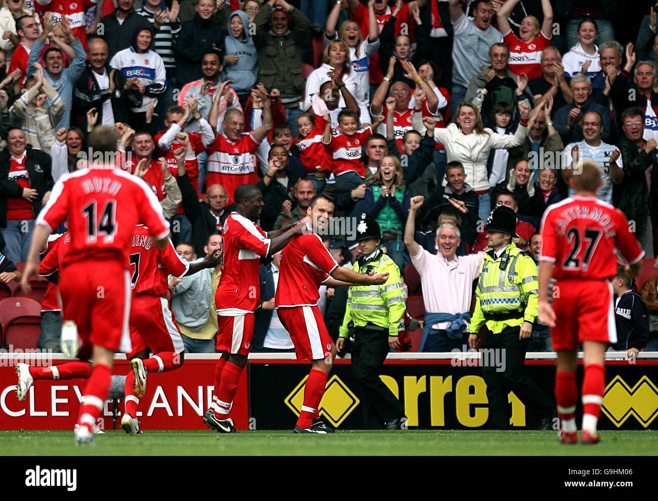 Middlesbrough's Mark Viduka celebrates scoring the second goal Stock ...