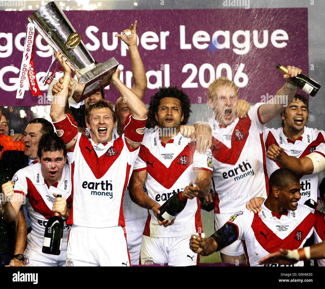 St Helens's Sean Long lifts the Trophy after defeating Hull FC in the ...