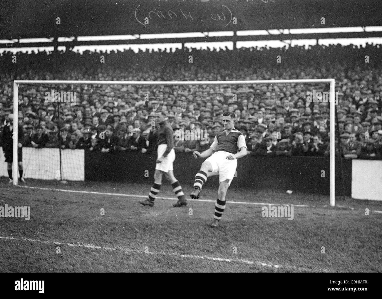 Full length stock warming up football hi-res stock photography and ...