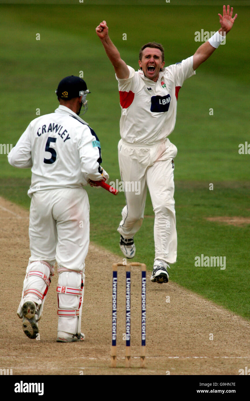Hampshire cricket rose bowl hi-res stock photography and images - Alamy