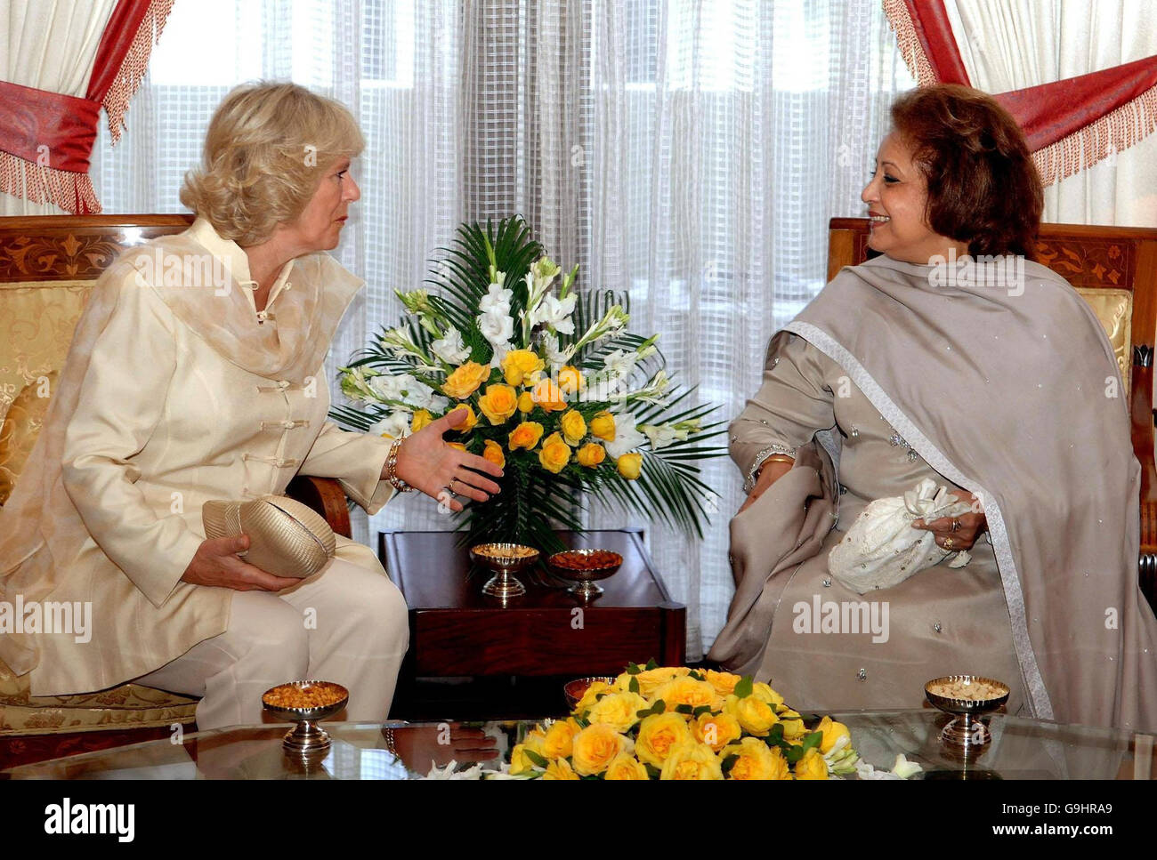 The Duchess of Cornwall talks with the Pakistan President's wife Begum ...