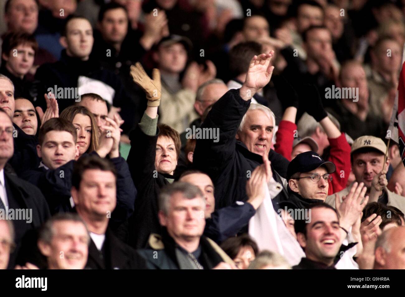 Gary neville 2002 hi-res stock photography and images - Alamy