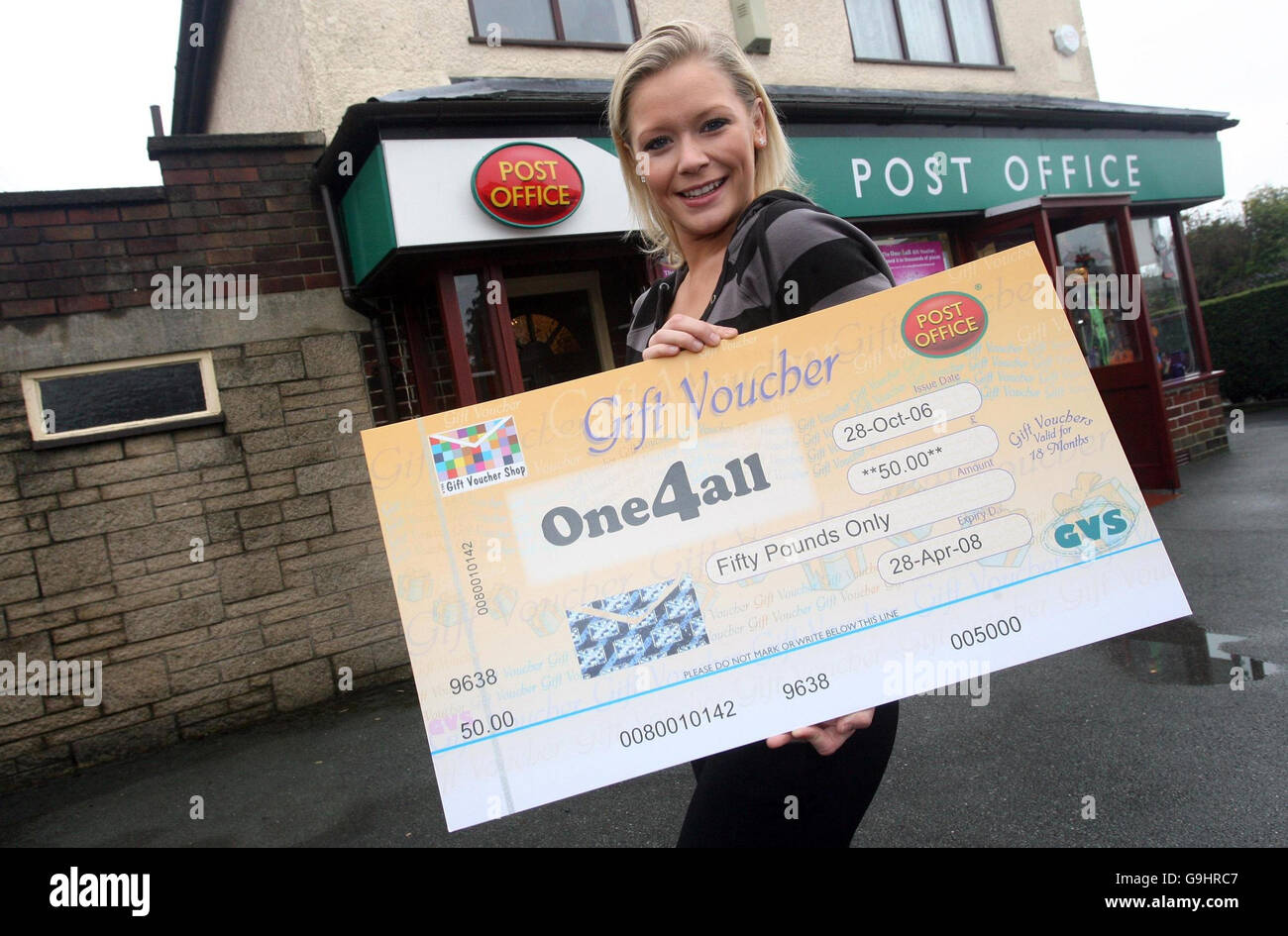 Suzanne shaw post office photocall hi-res stock photography and images ...