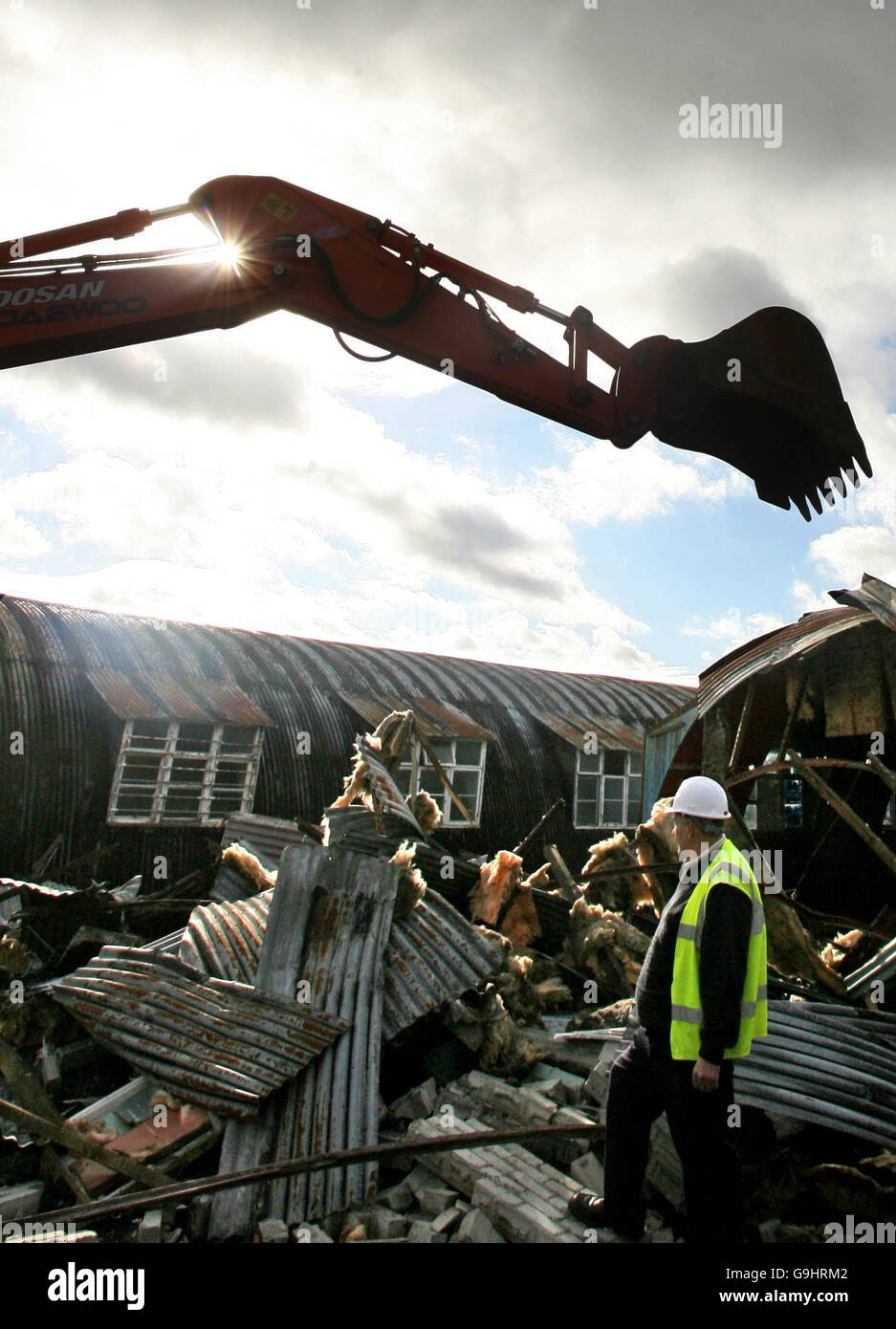Demolition compound hi-res stock photography and images - Alamy