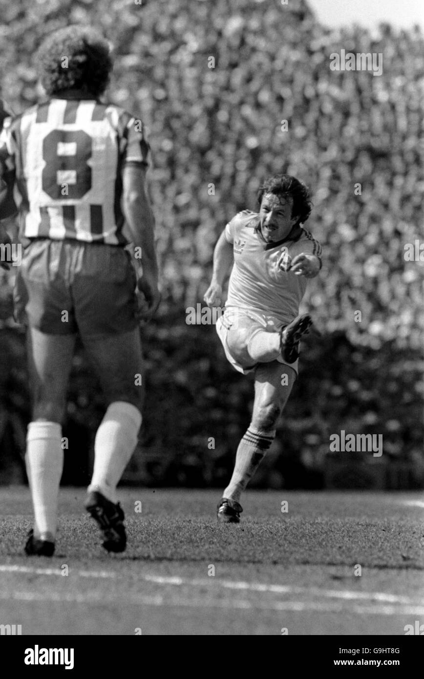 Full length goal free kick Black and White Stock Photos & Images - Alamy