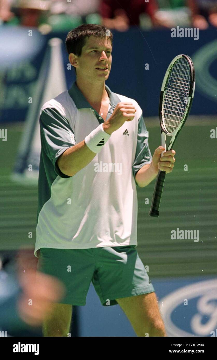 Tim henman celebrates his victory against nicolas lapentti hi-res stock ...