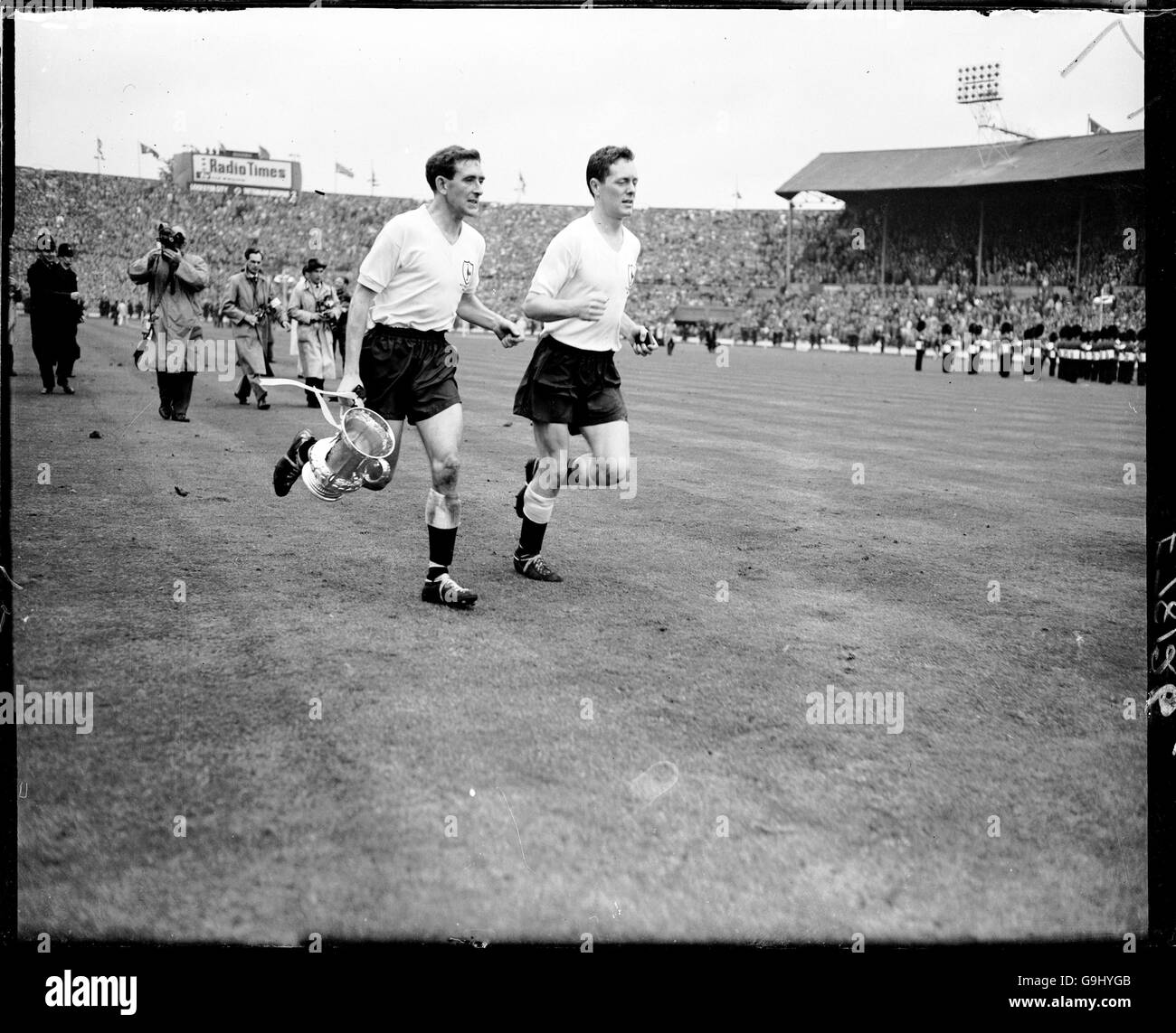 Danny blanchflower tottenham Black and White Stock Photos & Images - Alamy